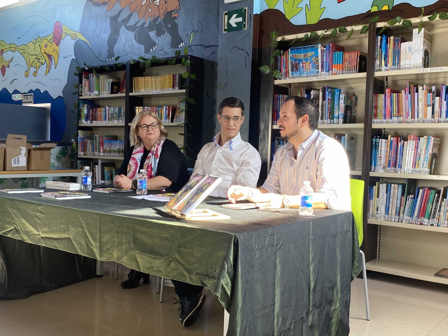 Presentado el libro “Beaworld”, novela de temática futurista retro ...