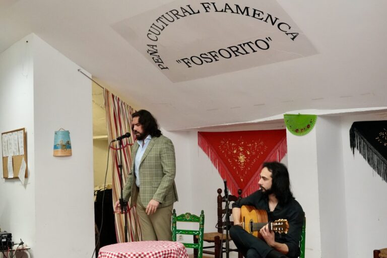 FOTOS | El Berenjeno desborda duende en la peña Fosforito por el Día de ...