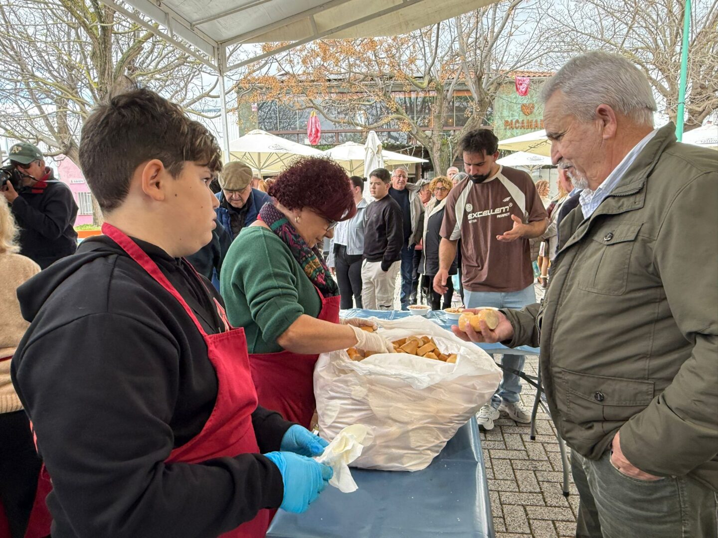 Palmones inaugura su sábado de carnaval con la tradicional potajada ...